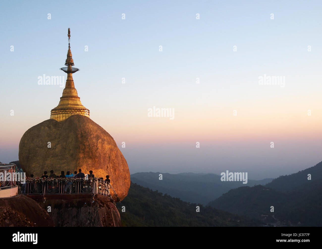 Golden rock buddhism burma hi-res stock photography and images - Alamy