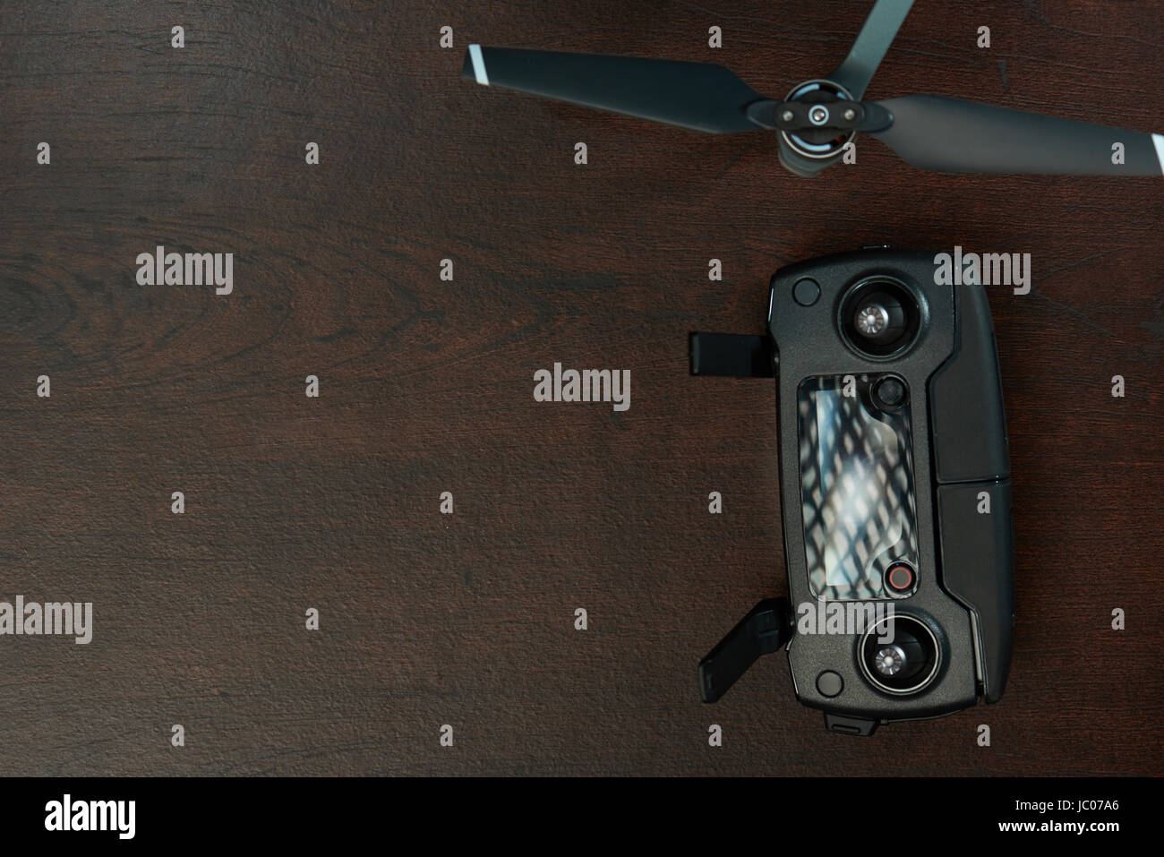 Dark wood table aerial hi-res stock photography and images - Alamy