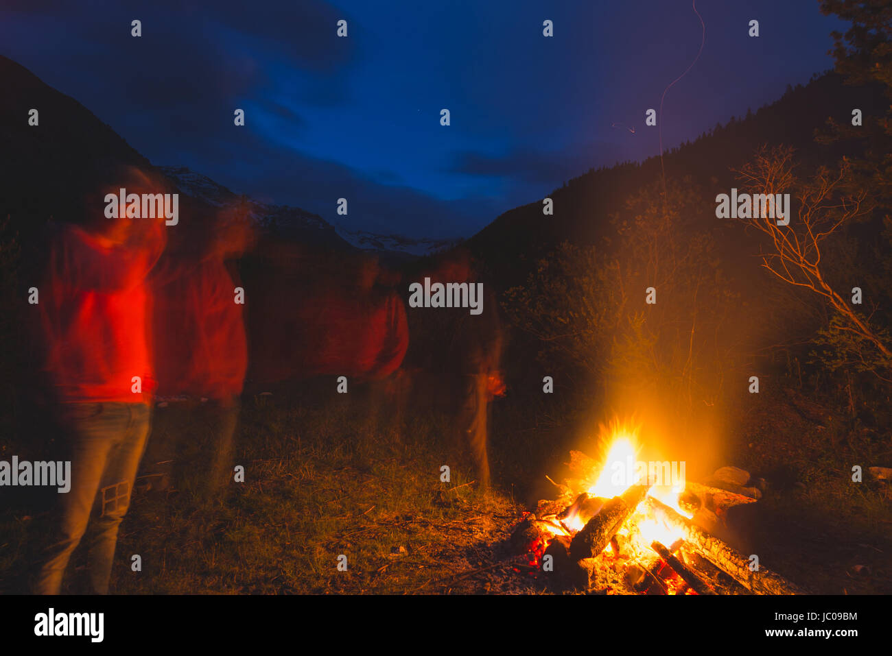 Bonfire adventures hi-res stock photography and images - Alamy