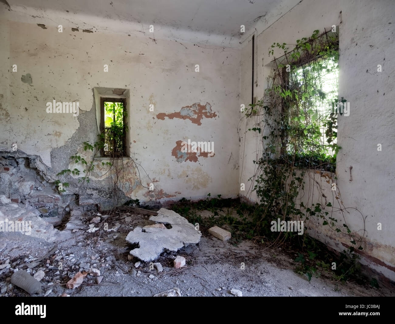 Neglected room hi-res stock photography and images - Alamy