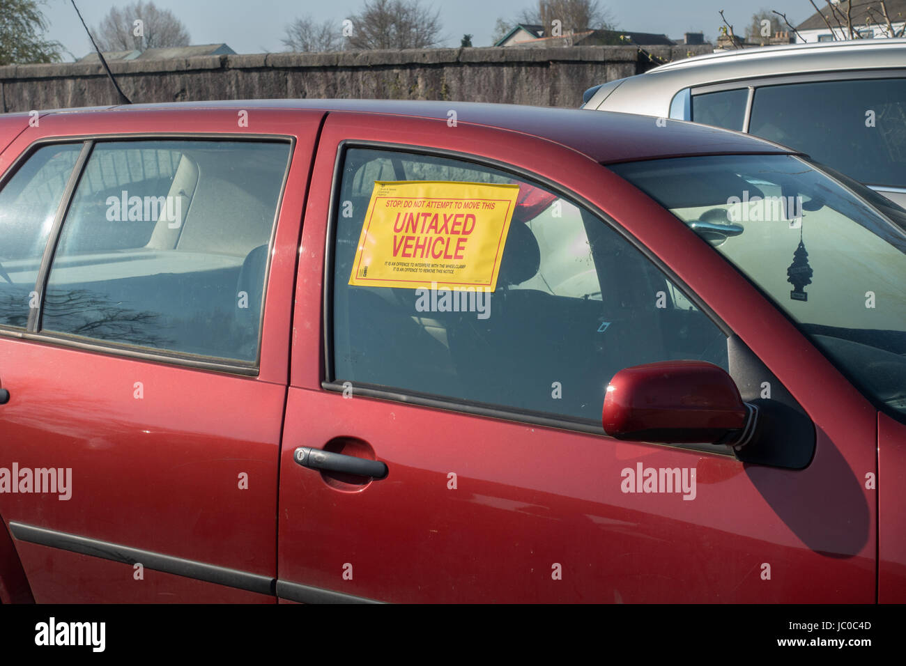 Untaxed vehicle dvla sticker hi-res stock photography and images - Alamy