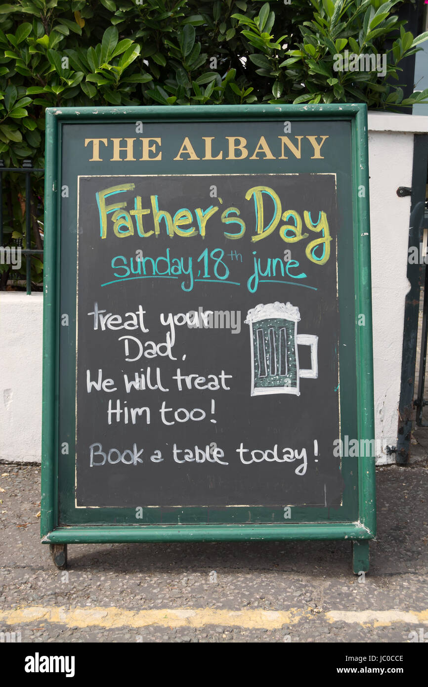 Pub chalkboard blackboard hi-res stock photography and images - Alamy