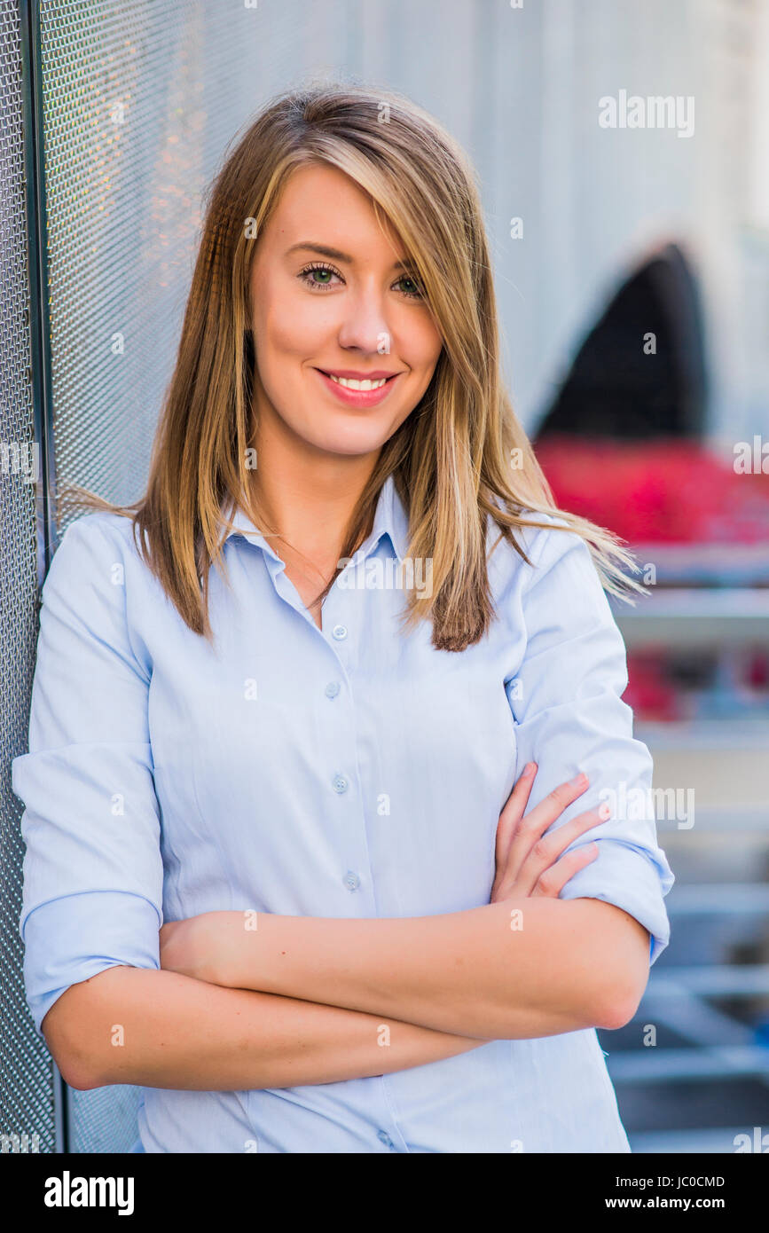 Pretty businesswoman hi-res stock photography and images - Alamy