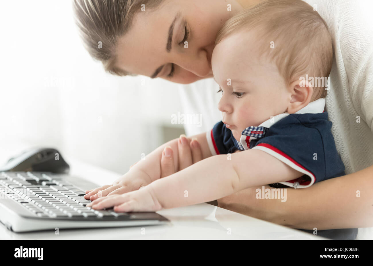 Skin to skin carrying newborn hi-res stock photography and images - Alamy