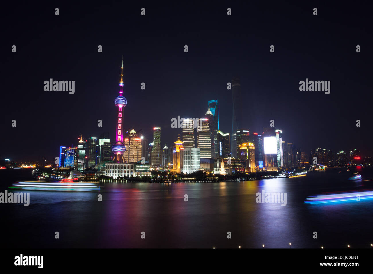 Shanghai tower climb hi-res stock photography and images - Alamy
