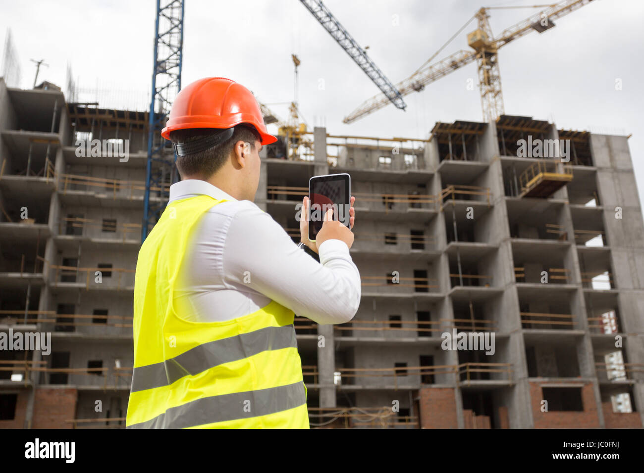 Engineer looking pc screen hi-res stock photography and images - Alamy