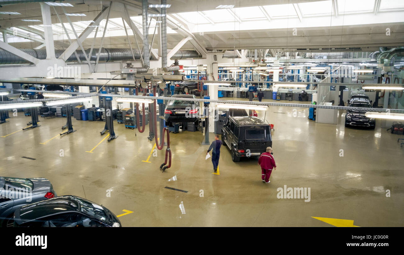 Interior of professional car repairing station Stock Photo - Alamy