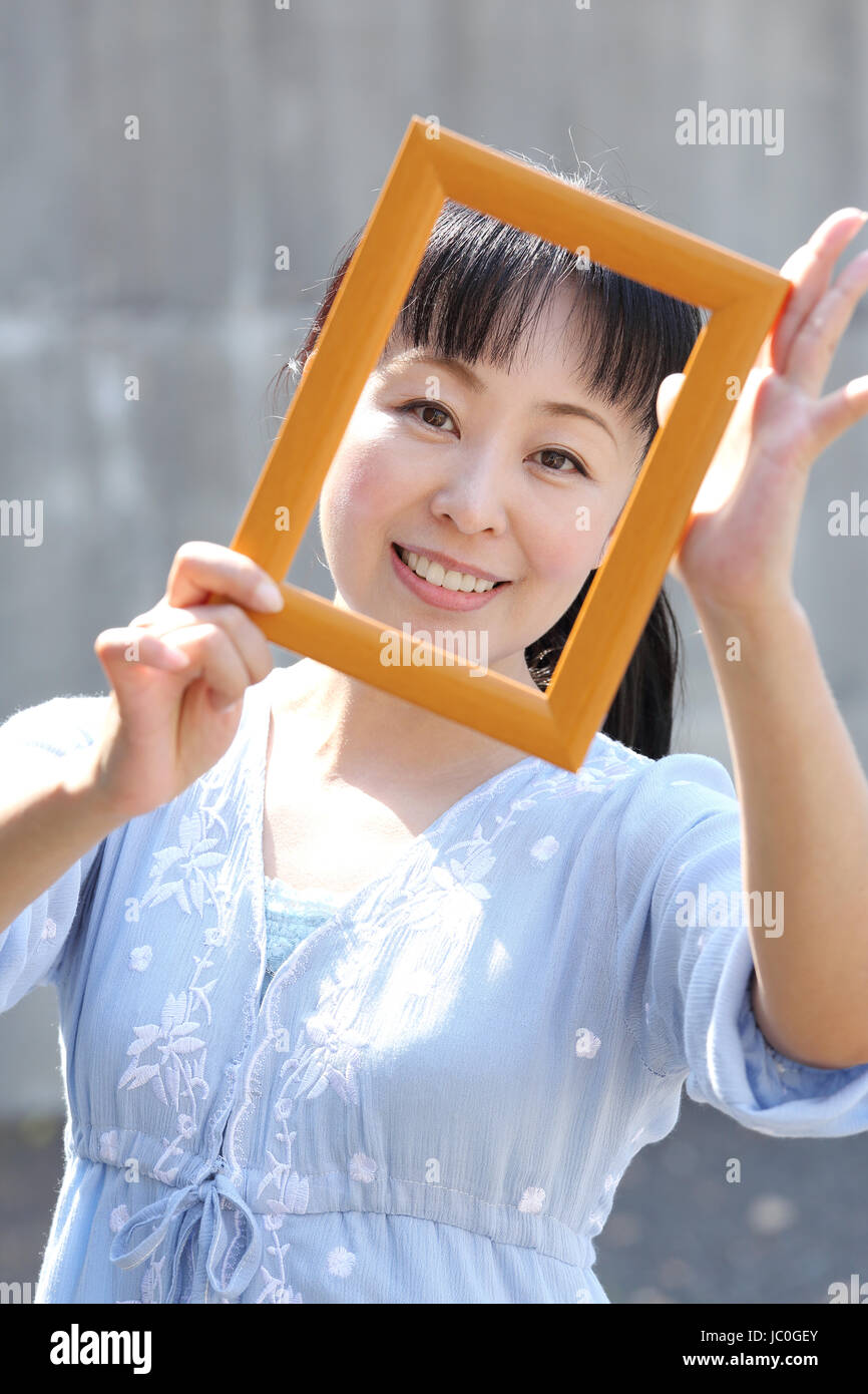 Look through frame hi-res stock photography and images - Alamy
