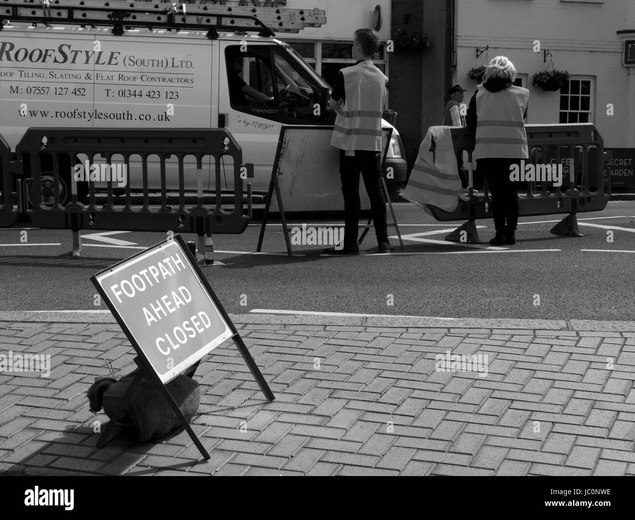 Contractors pathway closed sign due to construction works Stock Photo ...