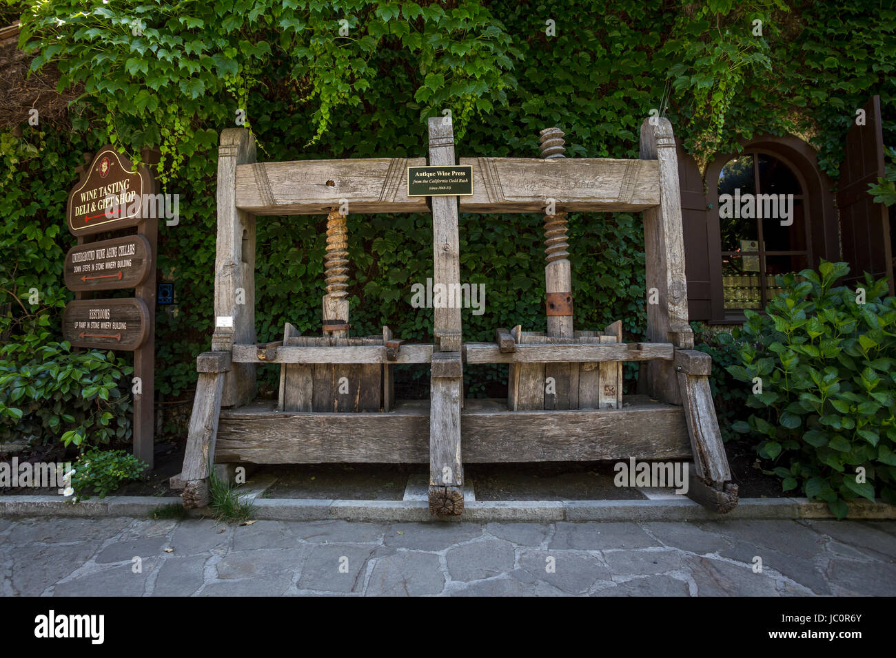 Antique v hi-res stock photography and images - Alamy