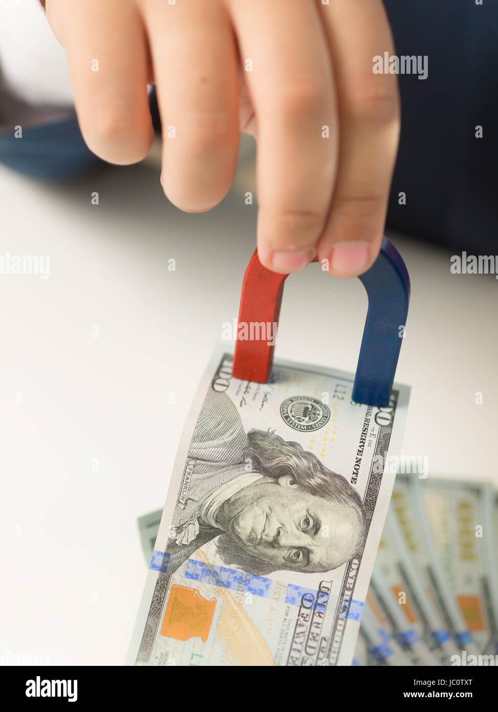 Magnet attract cash hi-res stock photography and images - Alamy