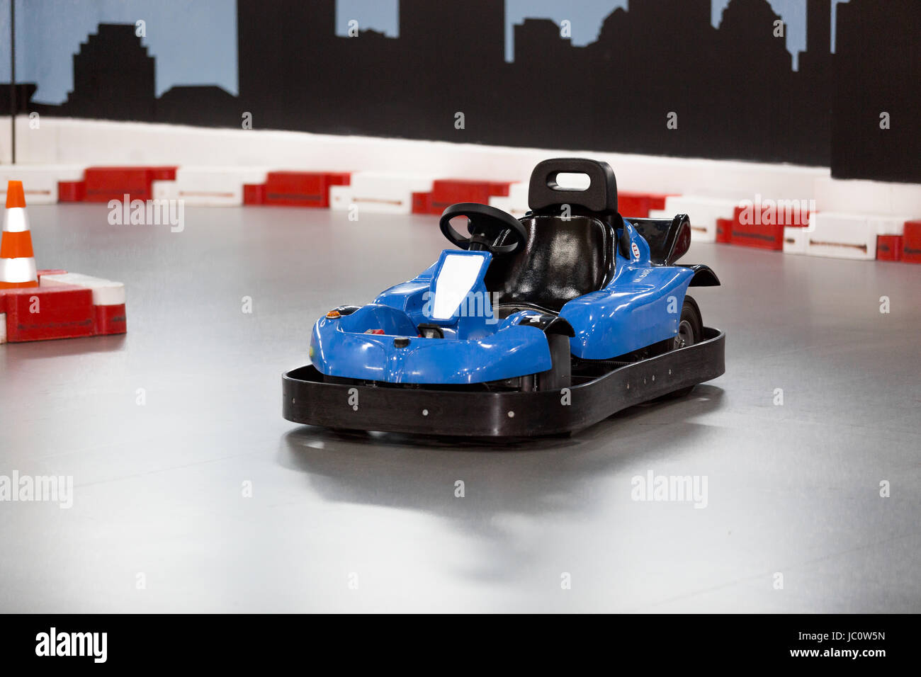 Empty kart hi-res stock photography and images - Alamy