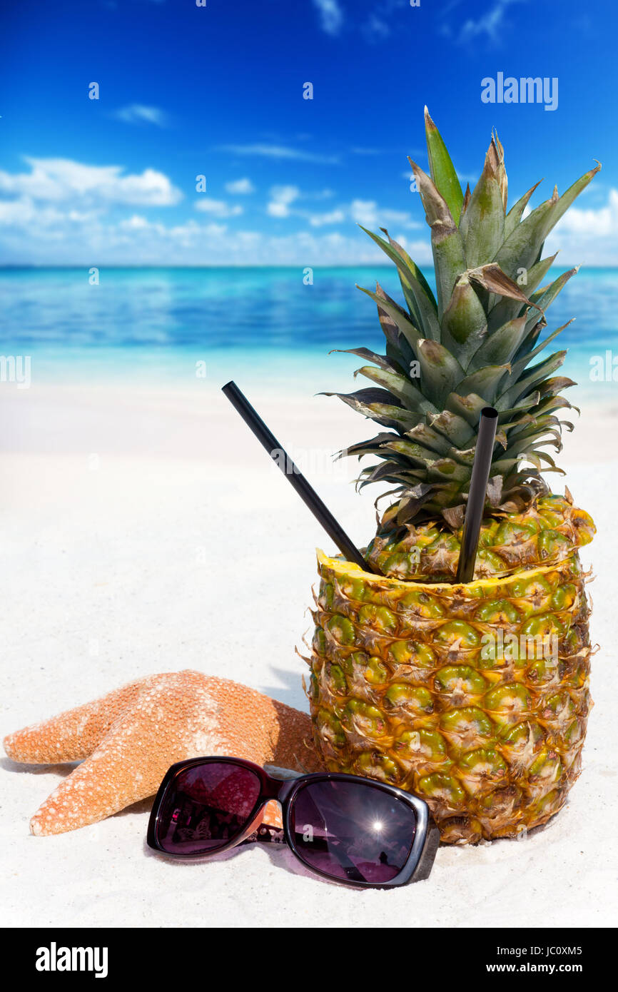 Cocktails am strand hi-res stock photography and images - Alamy