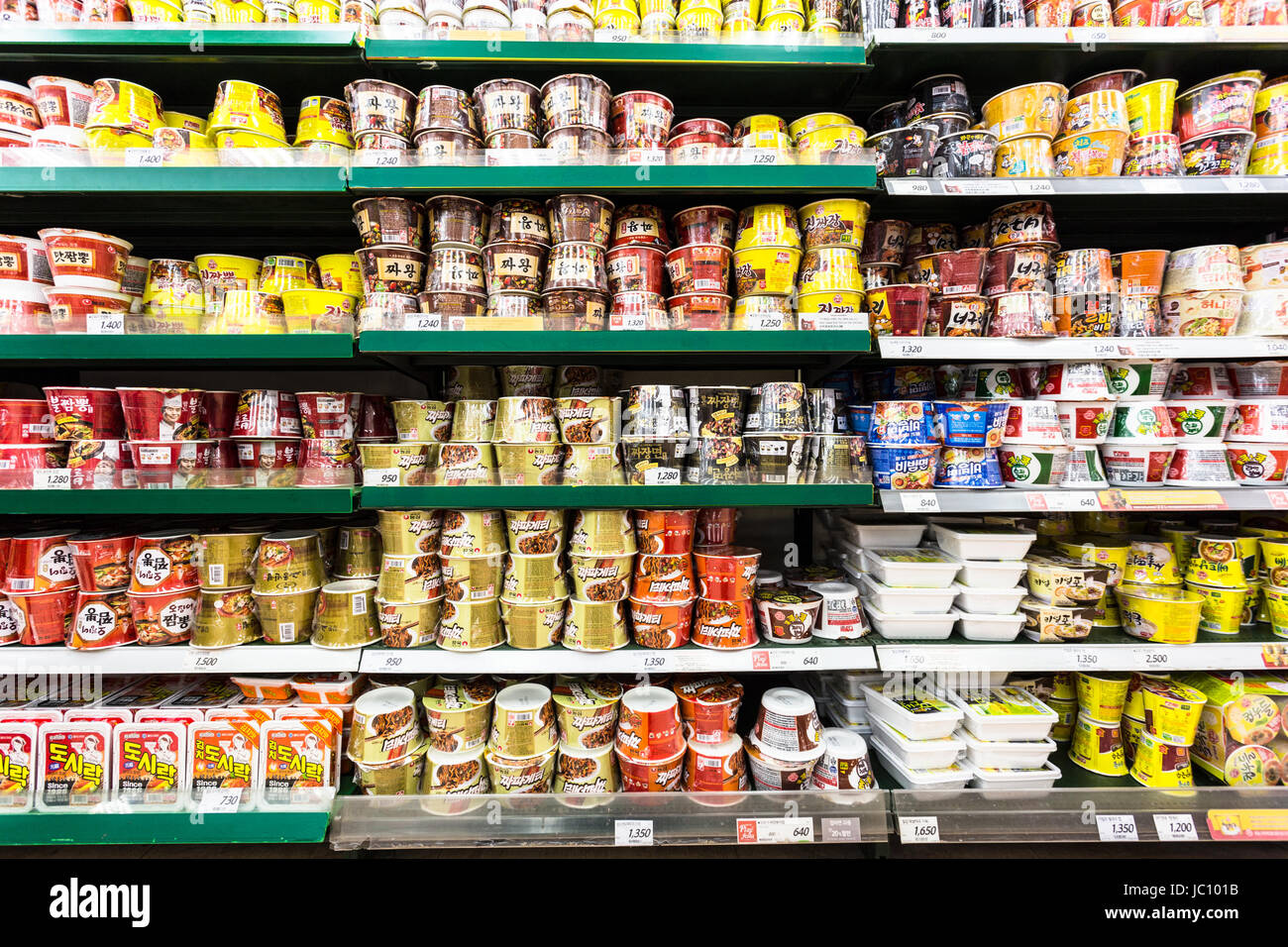 Instant noodles supermarket hi-res stock photography and images - Alamy