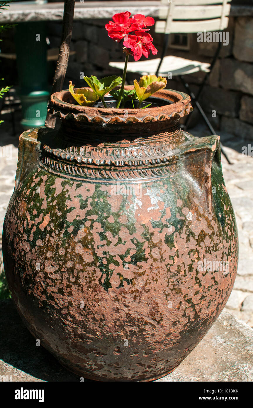Ceramic pottery flowers hi-res stock photography and images - Alamy
