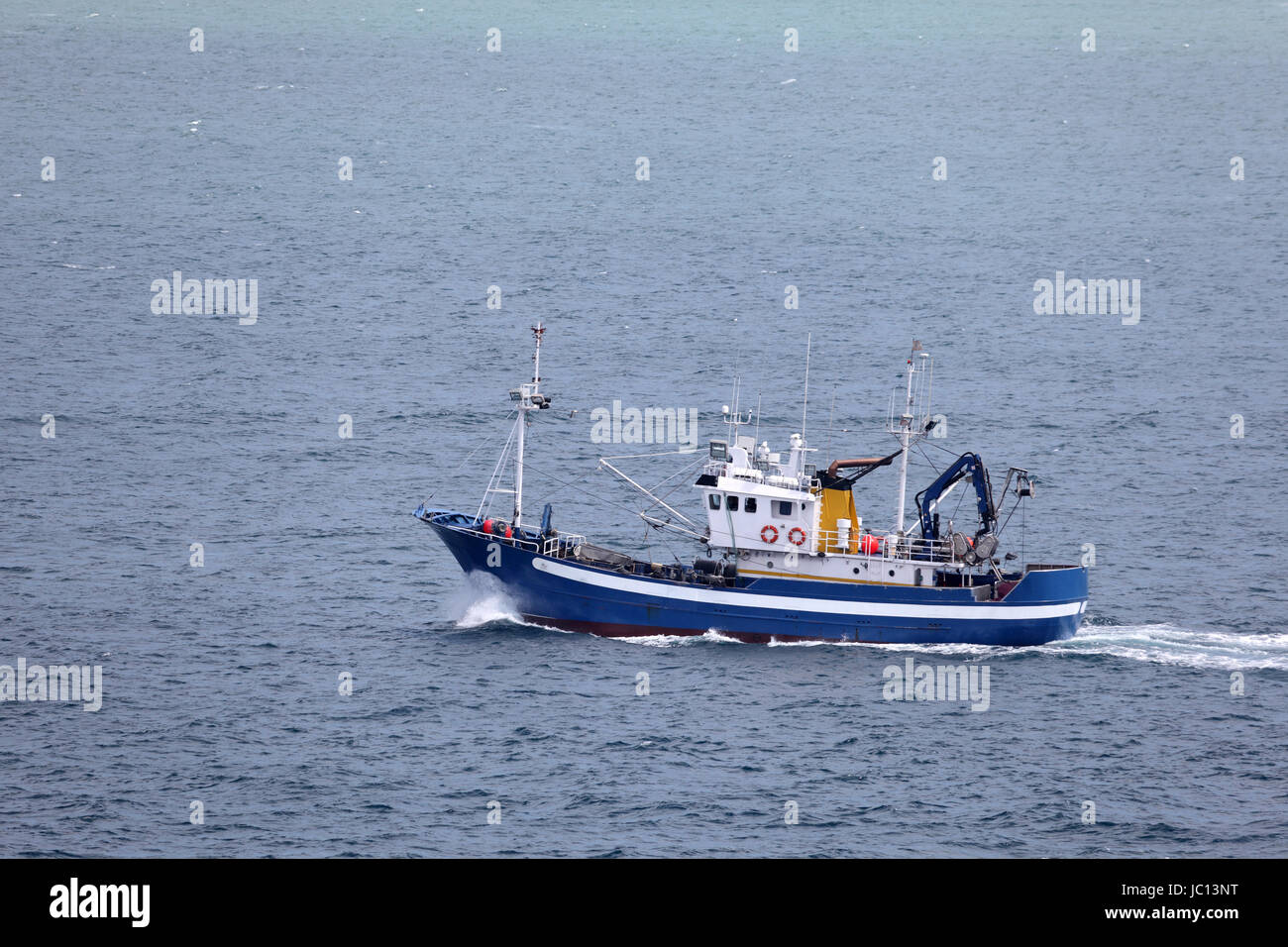 Fishing boat heading out to the ocean Stock Photo - Alamy