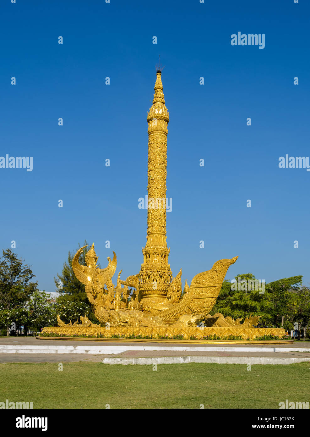 Garuda column hi-res stock photography and images - Alamy