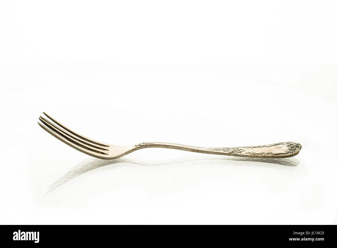 Gabel mit Verzierung und Spiegelung auf weissen Untergrund Stock Photo ...