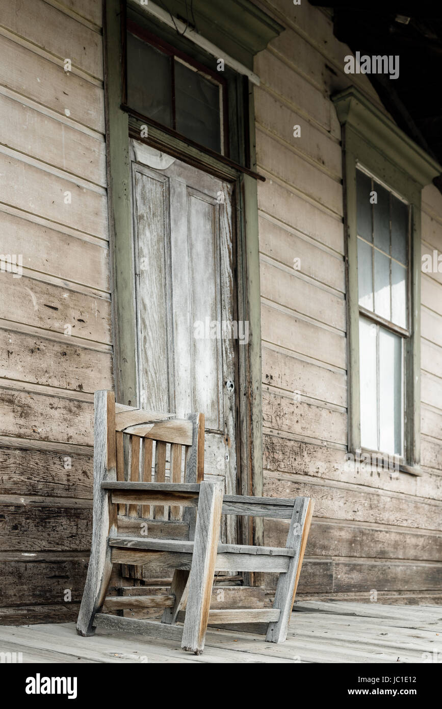 Old front porch hi-res stock photography and images - Alamy