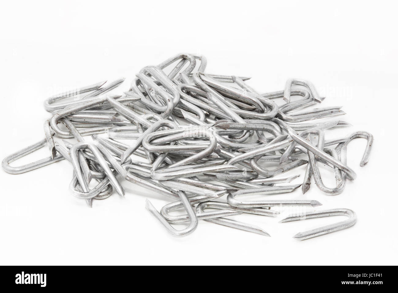 Krampen auf weißem Hintergrund Stock Photo - Alamy