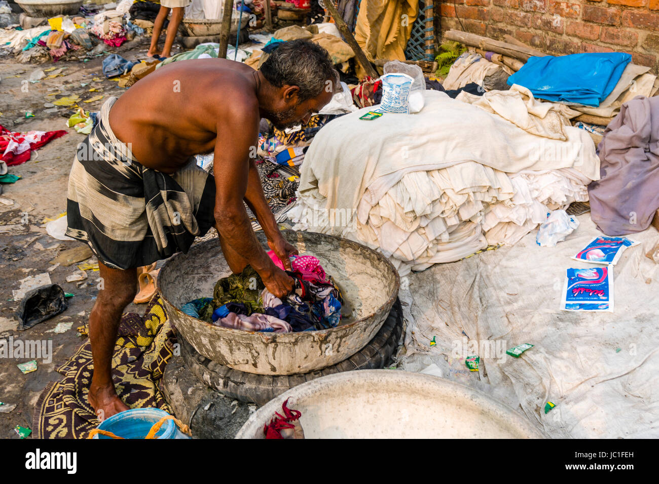 Doing the laundry in india hi-res stock photography and images - Alamy