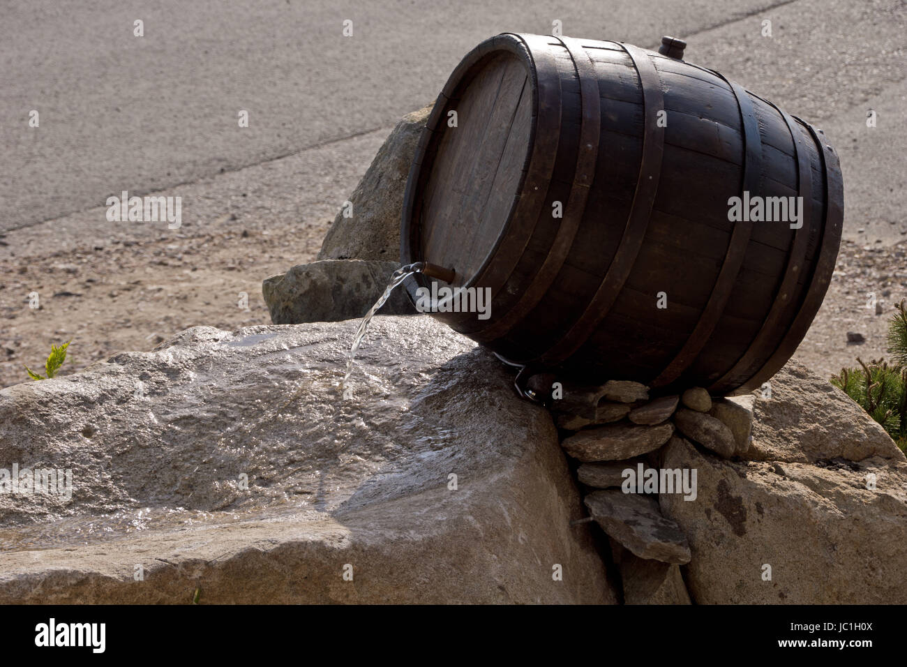 water from the barrel Stock Photo - Alamy