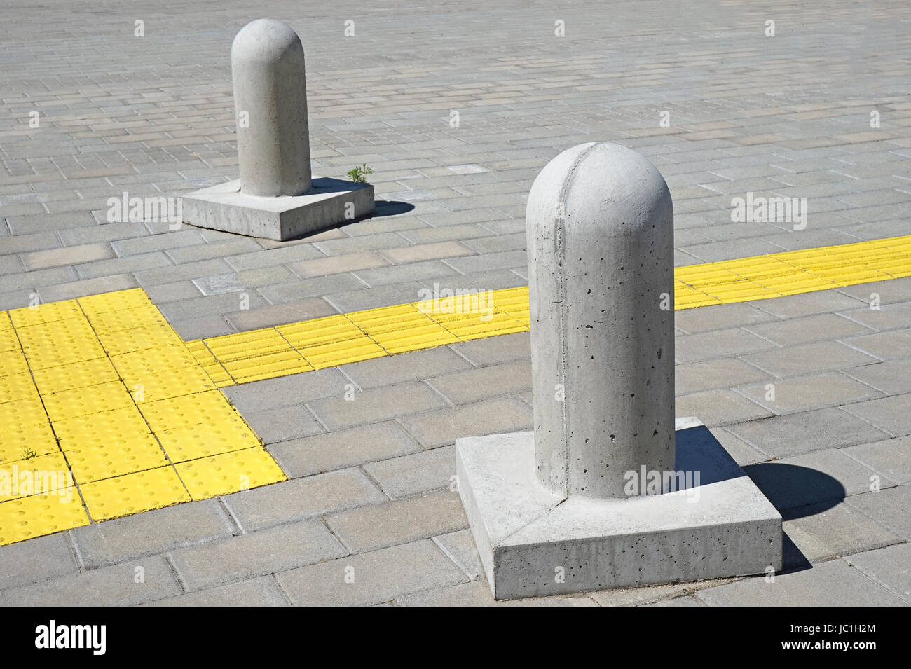 Concrete bollards hi-res stock photography and images - Alamy