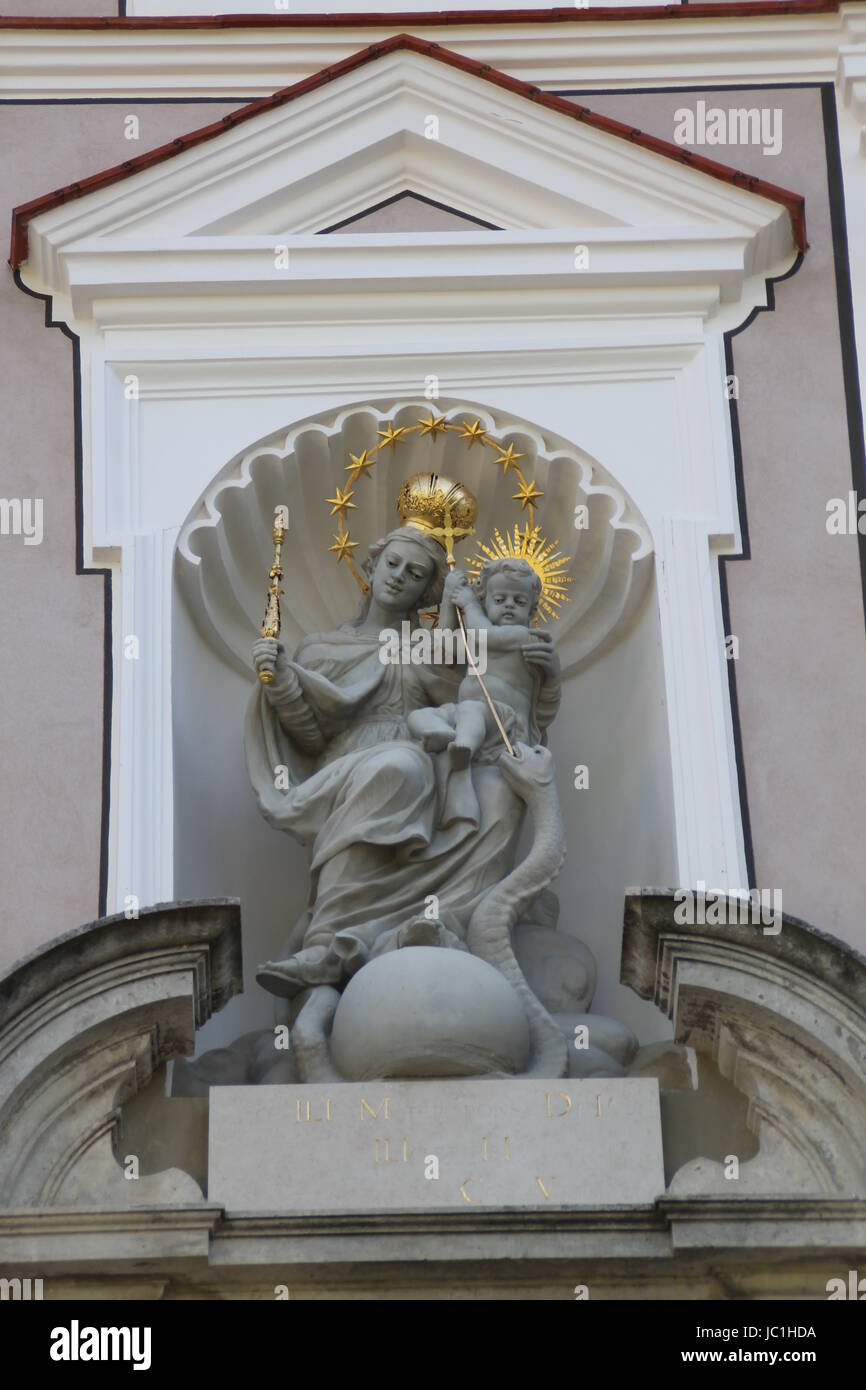 Holy figures hi-res stock photography and images - Alamy