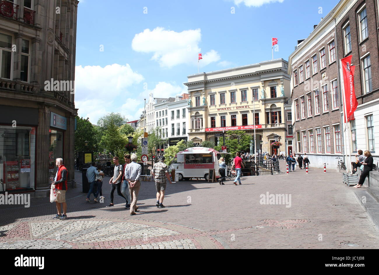 Busy Stadhuisbrug square with Utrecht City Hall (Stadhuis) in the ...