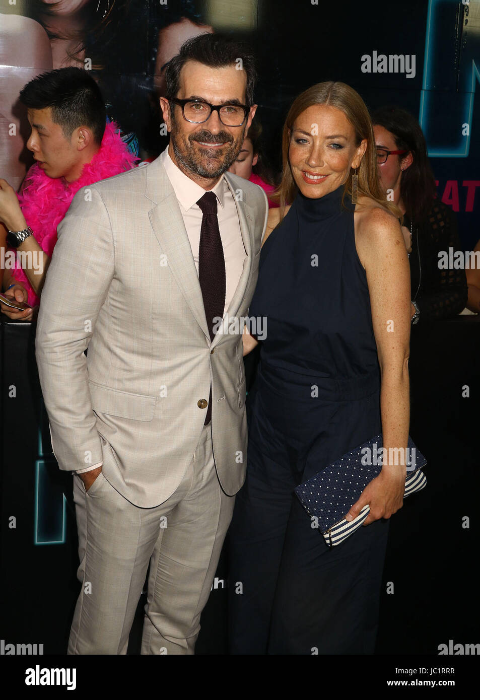 Actor ty burrell wife holly hi-res stock photography and images - Alamy