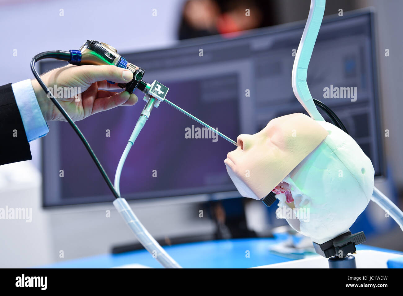 An employee of the innovation center of the medical faculty of the ...