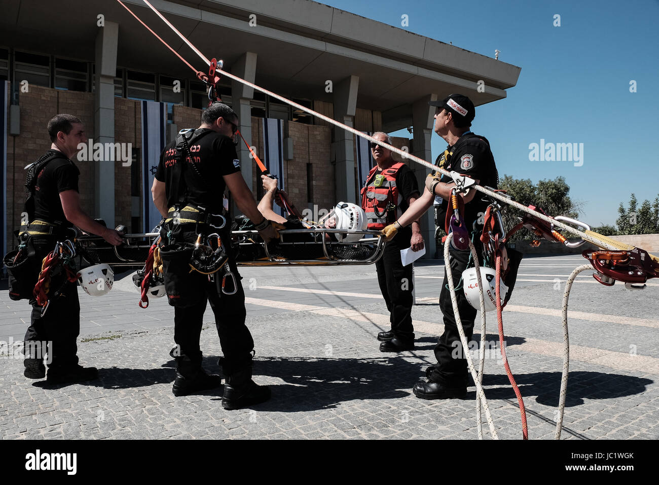 Magen david adom hi-res stock photography and images - Alamy