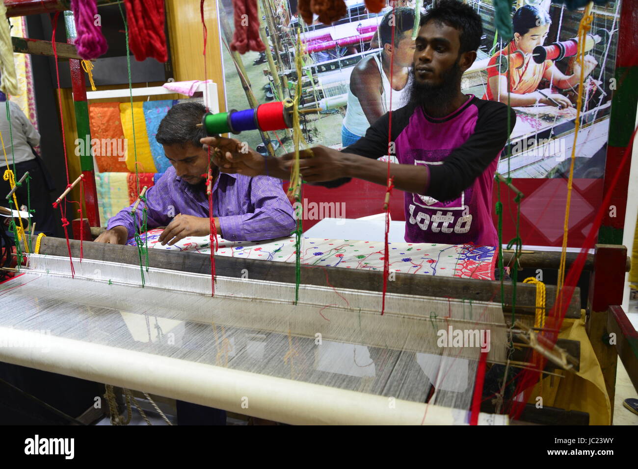 Dhaka, Bangladesh. 13th Jun, 2017. Handloom weaver weaves Jamdani sari on a traditional wooden ...