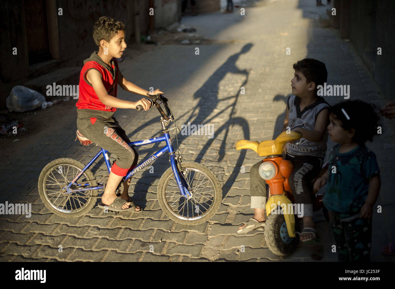 Gaza City, The Gaza Strip, Palestine. 13th June, 2017. Palestinian ...