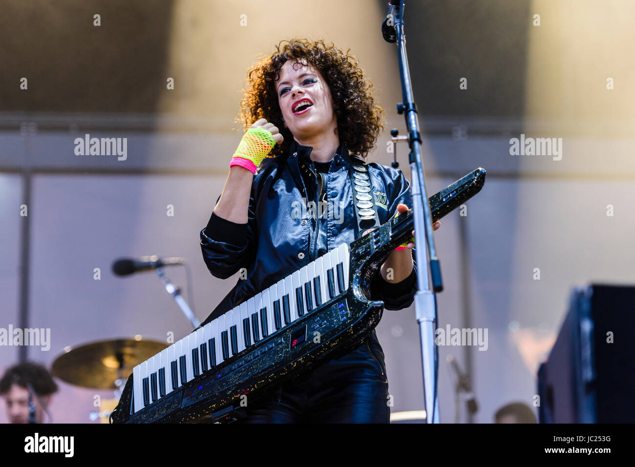 Lead singer keyboard hi-res stock photography and images - Alamy