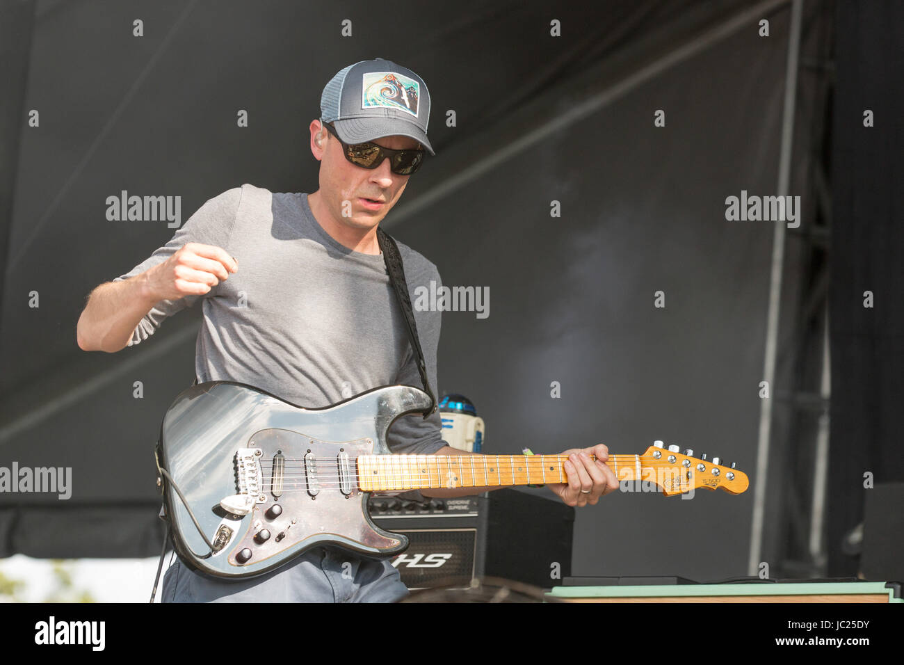 Manchester, Tennessee, USA. 11th June, 2017. JAKE CINNINGER of Umphrey ...