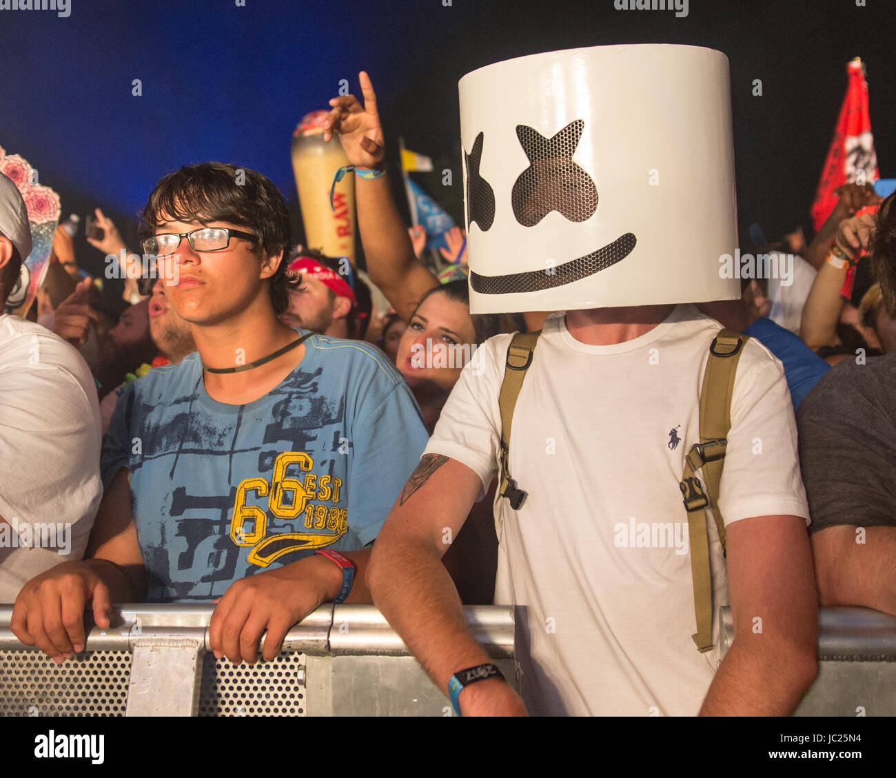 Edm fans hi-res stock photography and images - Alamy