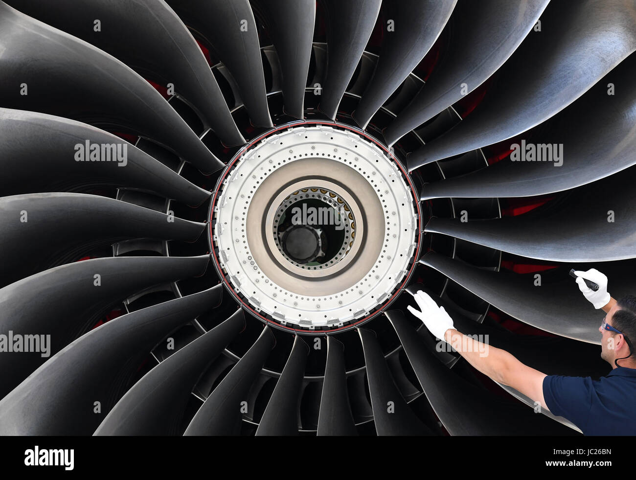 Rolls royce xwb engine assembly hi-res stock photography and images - Alamy