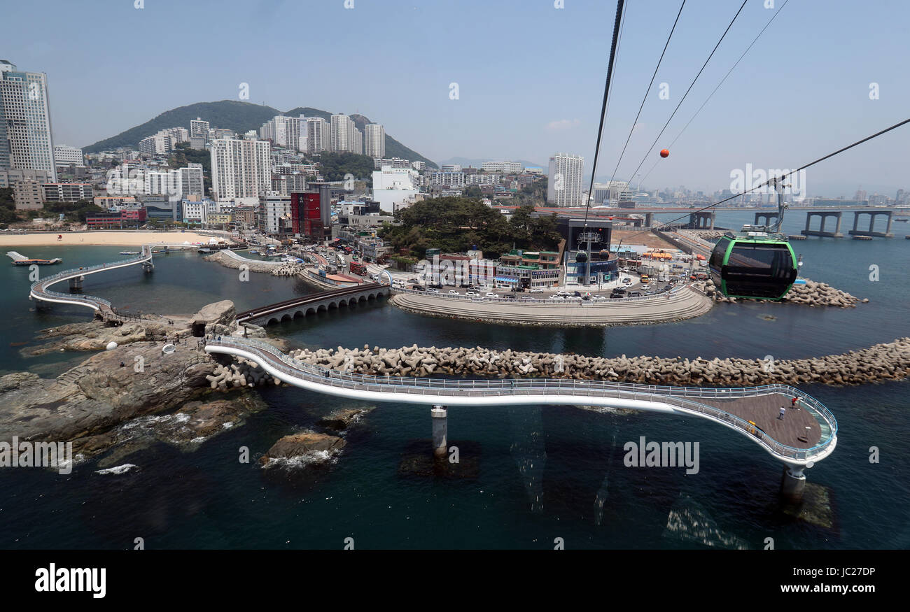 Marine cable cars in Busan Marine cable cars, completed at Songdo Beach ...