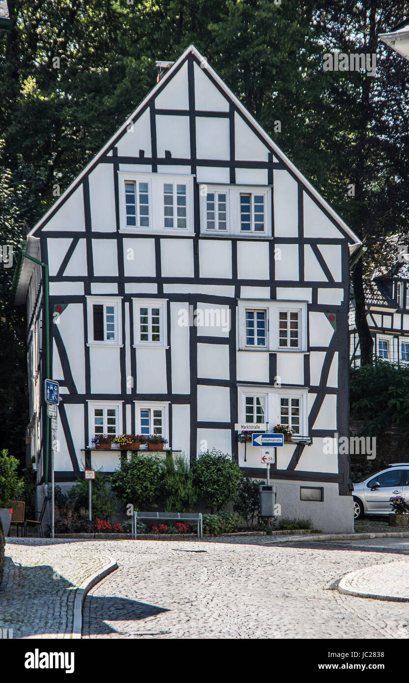 Fachwerkhäuser in der Altstadt von Freudenberg Stock Photo - Alamy