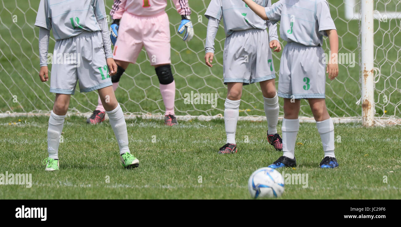 Soccer defense wall hi-res stock photography and images - Alamy