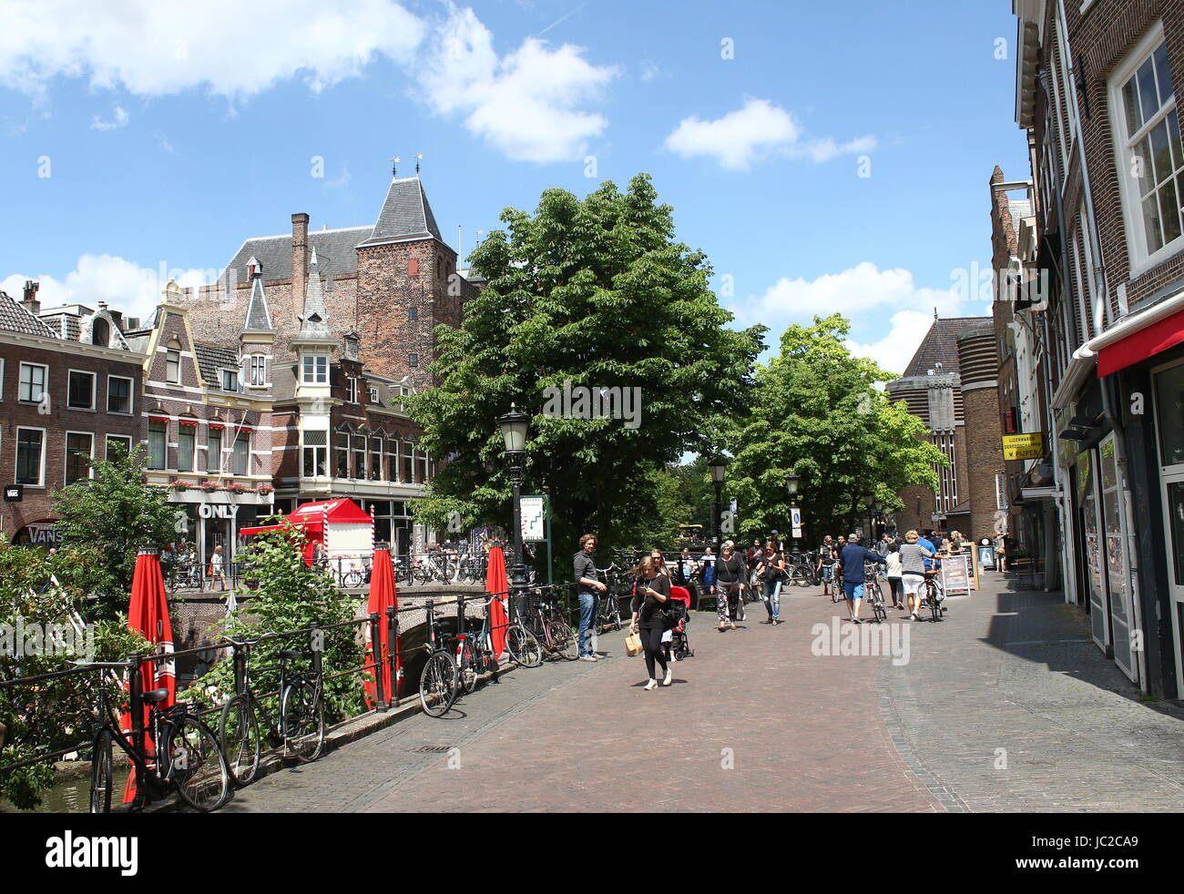 Inner city shopping center hi-res stock photography and images - Alamy