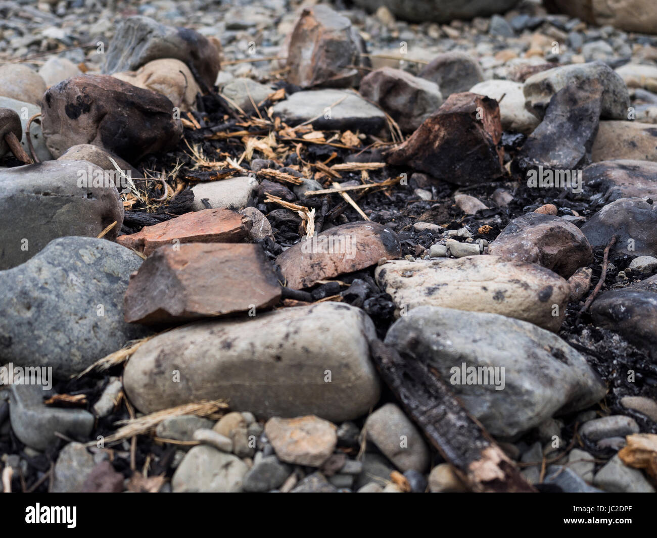 Burnt Out Fire Amongst Rocks Stock Photo - Alamy