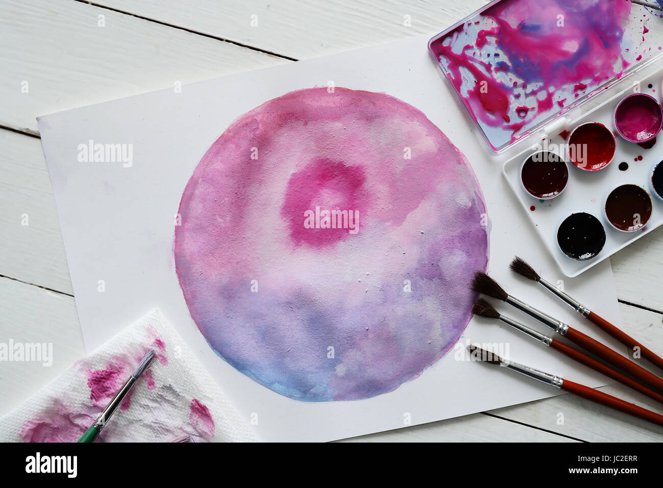 Round table paint hi-res stock photography and images - Alamy