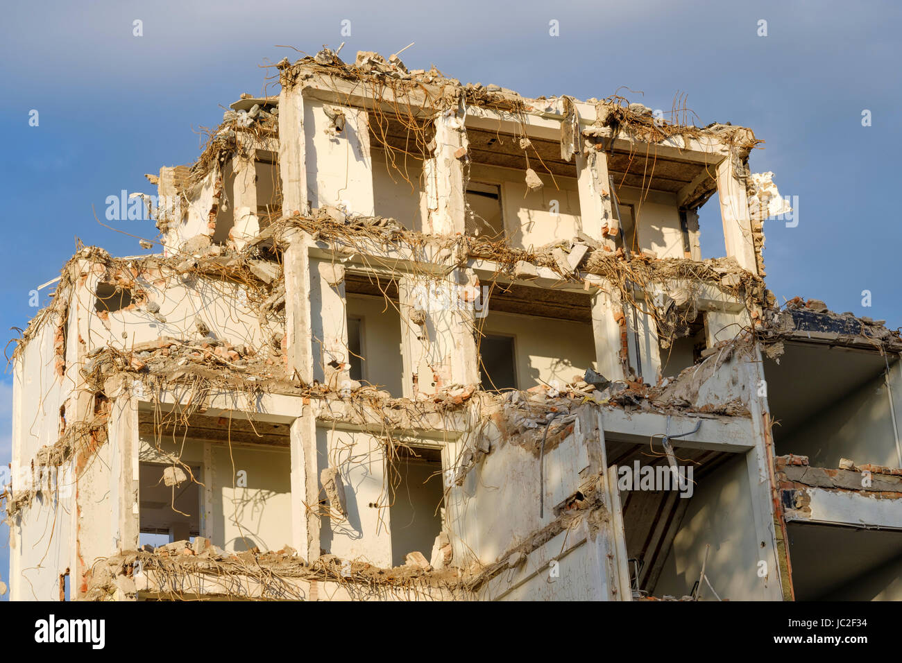 Concrete building demolition hi-res stock photography and images - Alamy