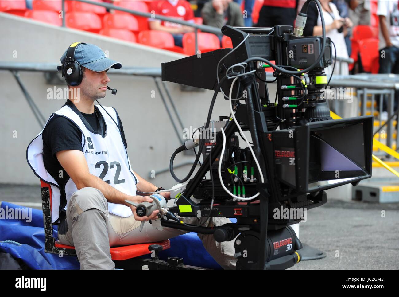 A PITCH SIDE 3D TV CAMERA CHELSEA V MANCHESTER UTD WEMBLEY LONDON ...