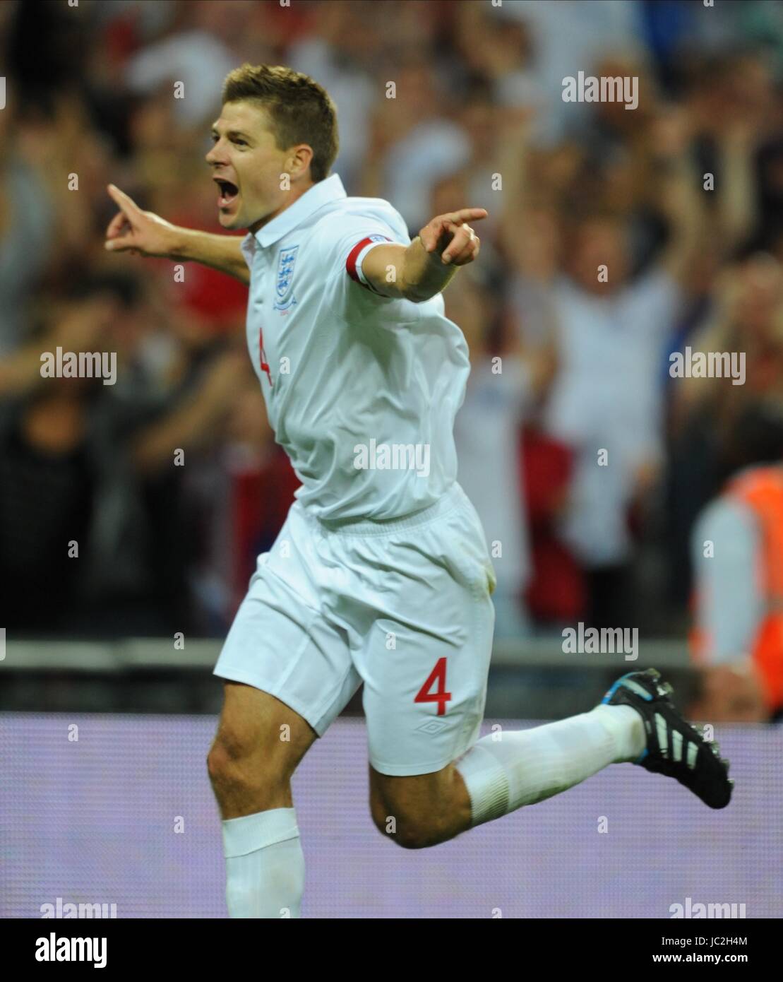STEVEN GERRARD CELEBRATES 2ND ENGLAND WEMBLEY STADIUM LONDON ENGLAND 11 ...