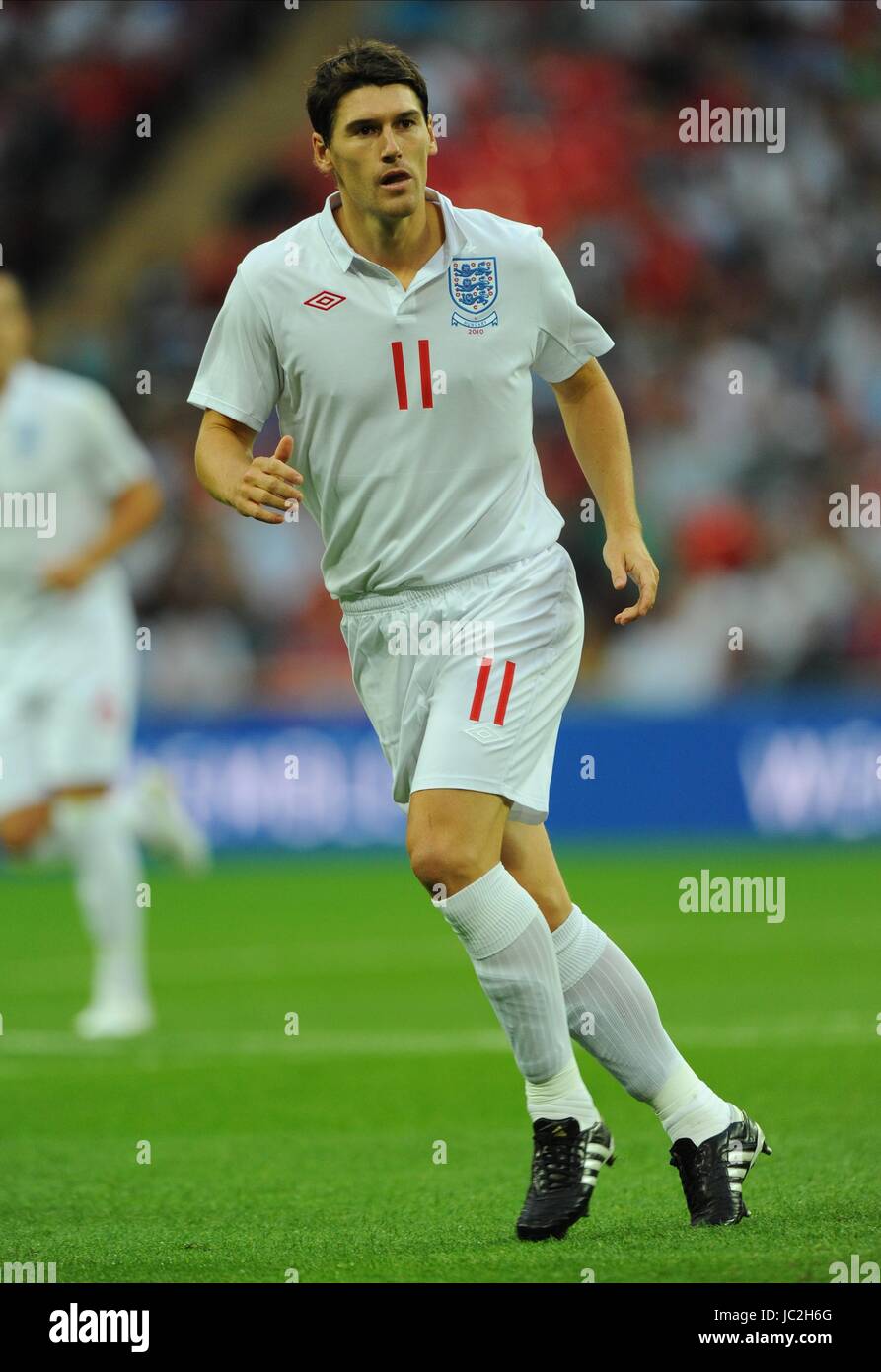 Gareth barry football hi-res stock photography and images - Alamy
