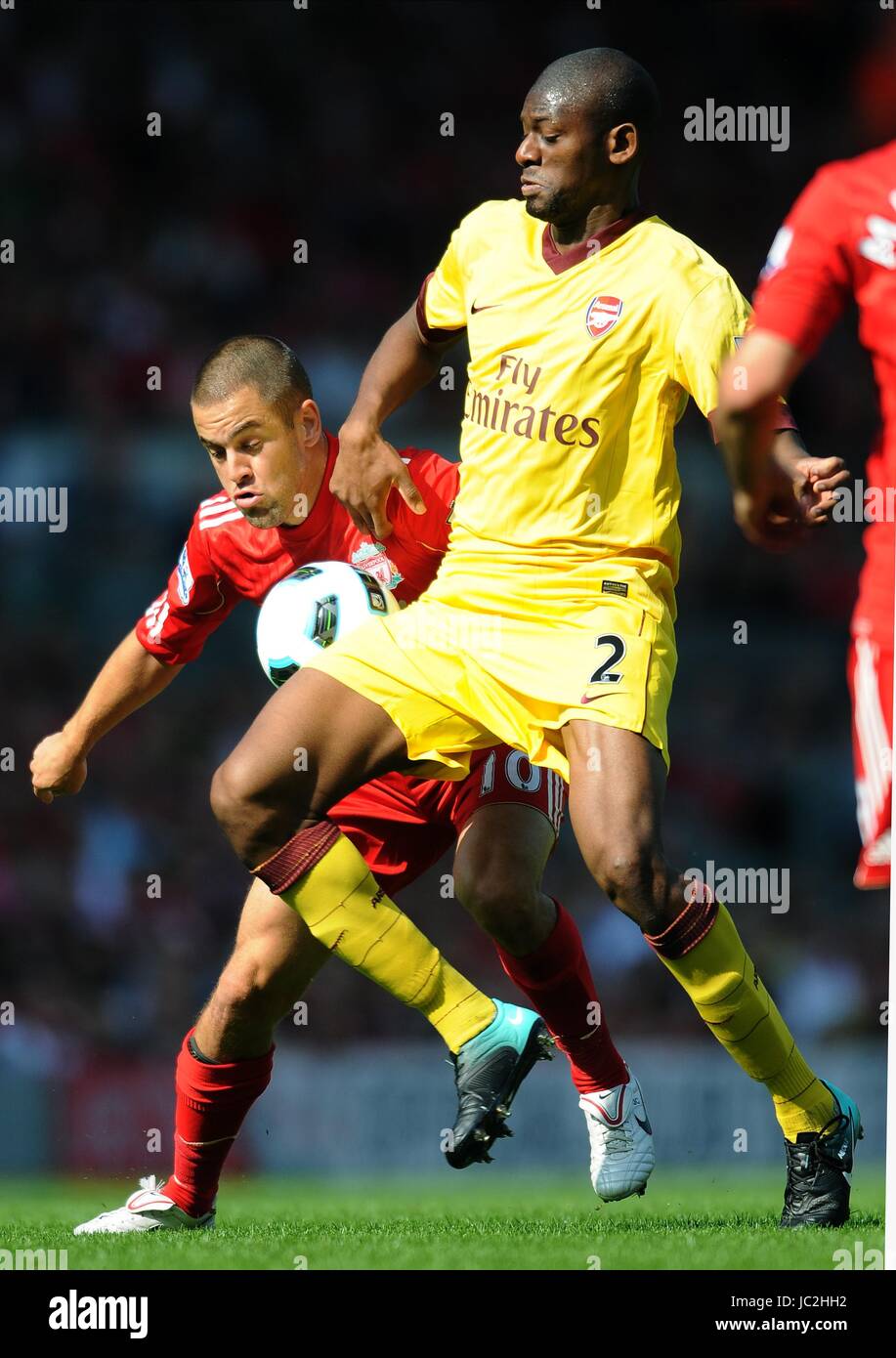 JOE COLE & ABOU DIABY LIVERPOOL V ARSENAL ANFIELD LIVERPOOL ENGLAND 15 ...