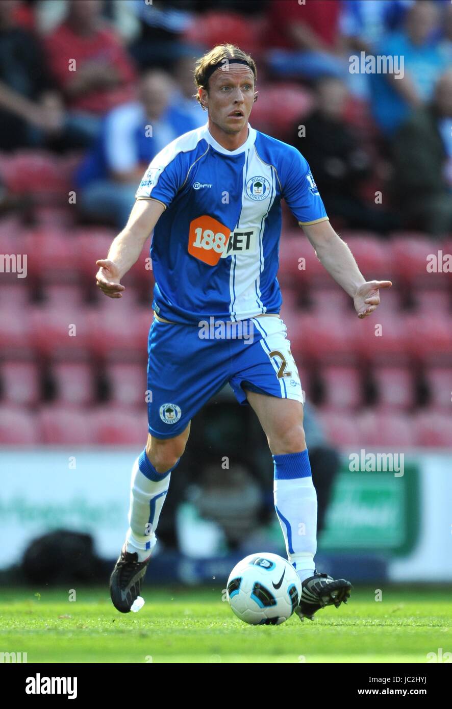RONNIE STAM WIGAN ATHLETIC FC WIGAN ATHLETIC FC DW STADIUM WIGAN ...
